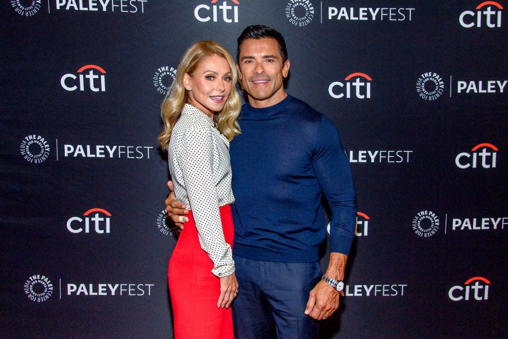 Kelly Ripa Flaunts Toned Legs In Swimsuit Pic With Mark Consuelos