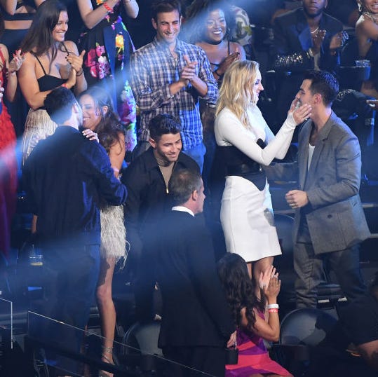 Priyanka Chopra Trolls Nick Jonas Over Awkward VMAs Moment Priyanka Chopra Trolls Nick Jonas Over Awkward VMAs Moment
