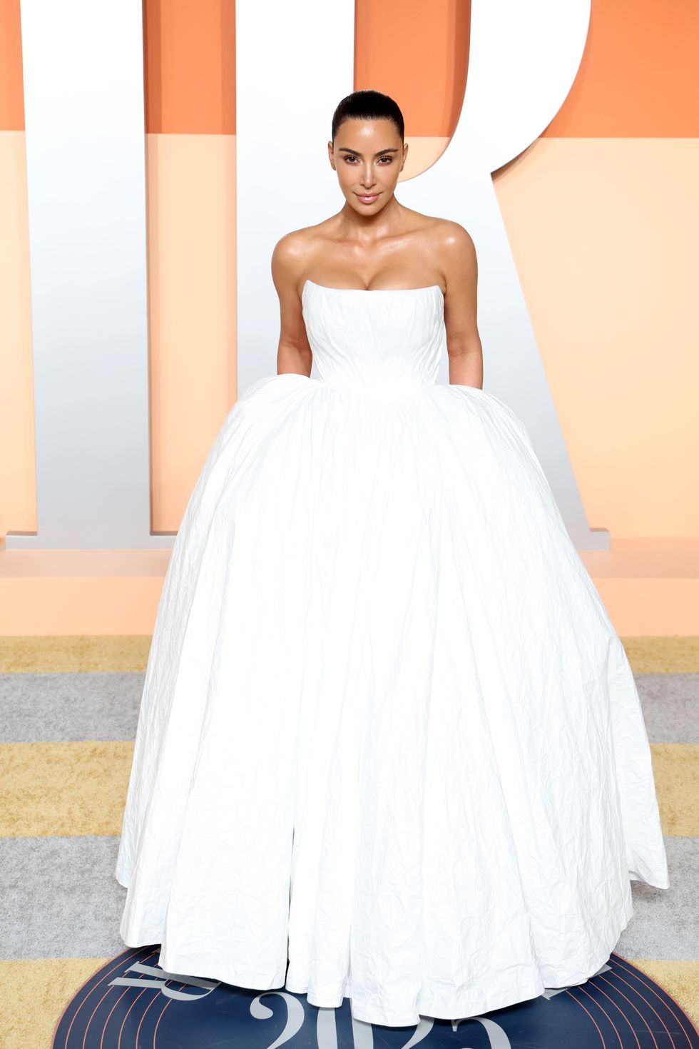 Kim Kardashian Wears a Bridal Balenciaga Ball Gown to the 2025 Vanity ... Kim Kardashian Wears a Bridal Balenciaga Ball Gown to the 2025 Vanity ...