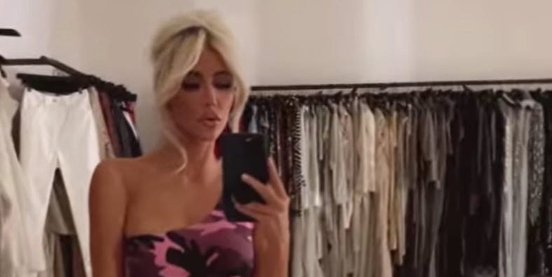 Kim Kardashian Fans Cant Agree On Who She Looks Like In New Pic