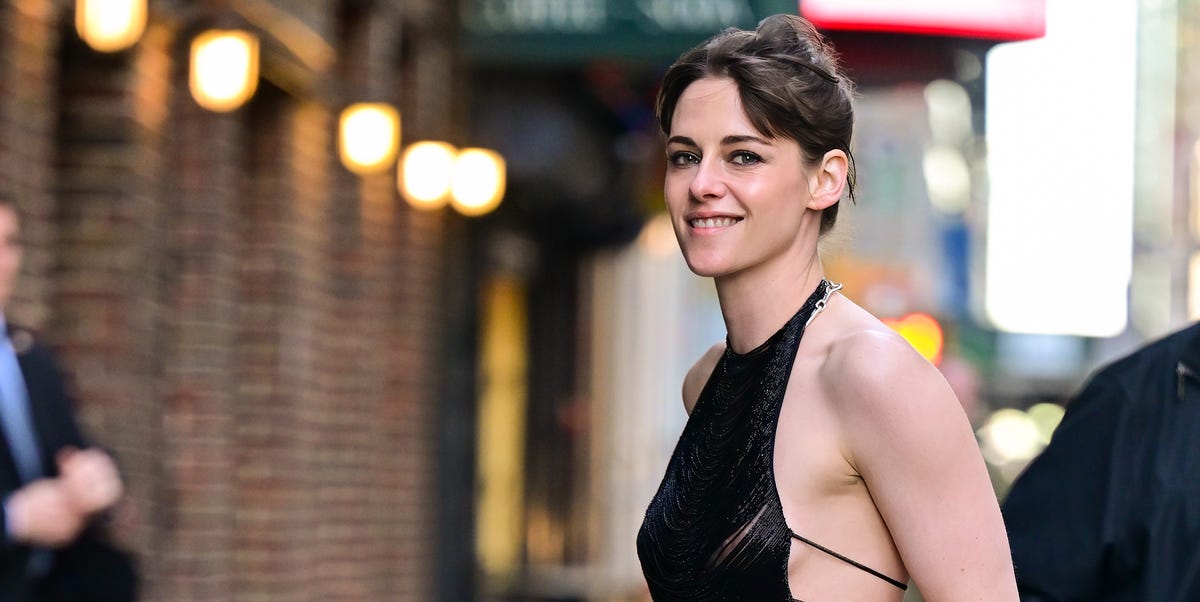 Kristen Stewart Wore A Backless Sheer Top On The Late Show With