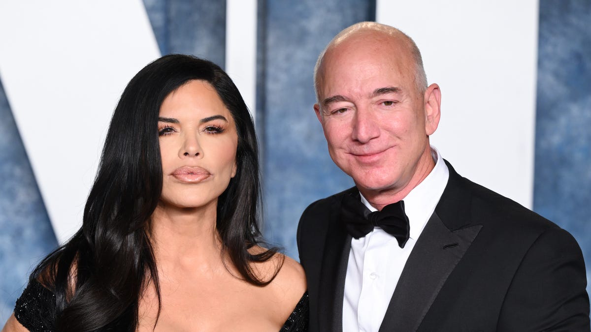 Lauren Sanchez en Jeff Bezos: de beste memes van die ene shoot Lauren Sanchez en Jeff Bezos: de beste memes van die ene shoot