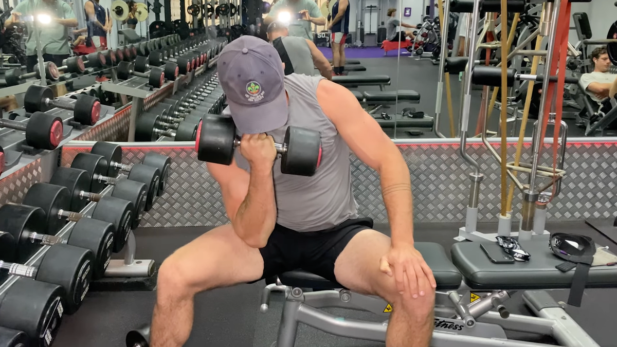 This Man Grew His Arms Doing 100 Bicep Curls For 30 Days