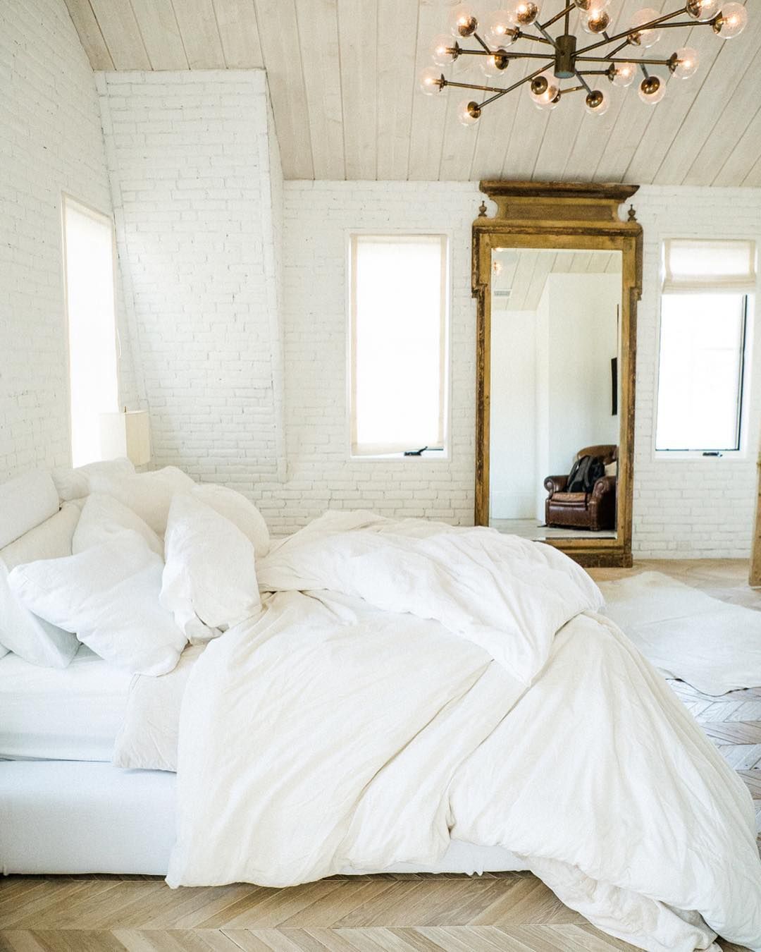 38 Minimalist Bedroom Ideas and Tips Budget Friendly Minimalism