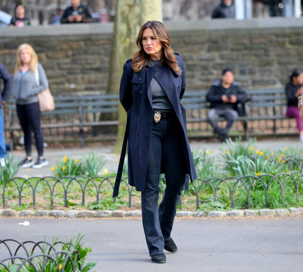 Law And Order Svus Mariska Hargitay Helps Lost Girl Who Mistook Her For