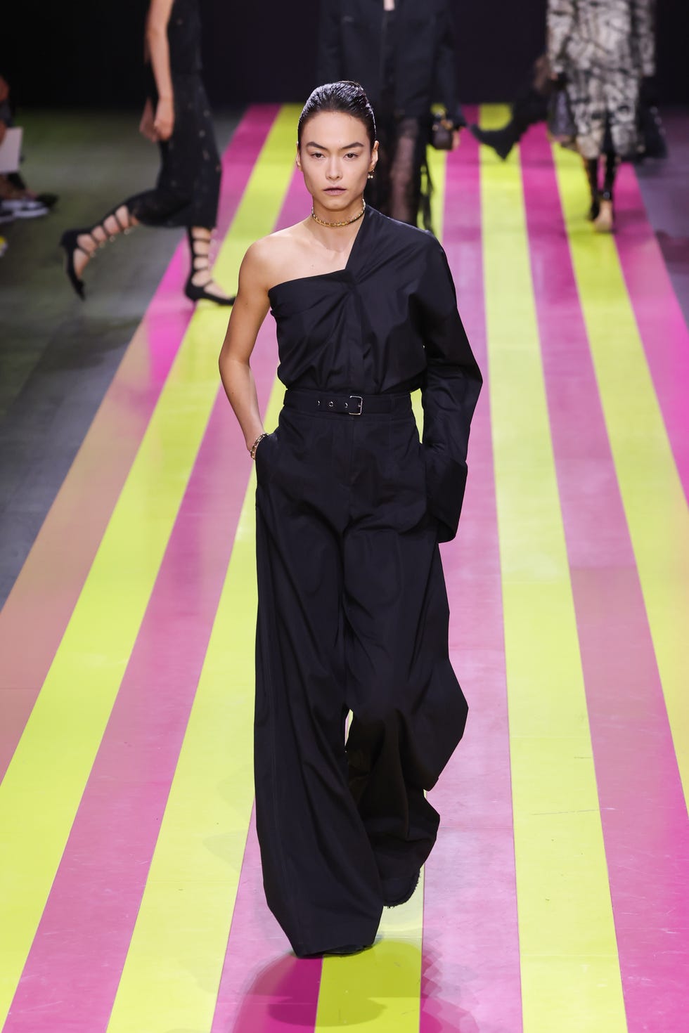 パリコレで大活躍の日本人モデルは？ 2024春夏コレクションでランウェイを歩いたモデルたち