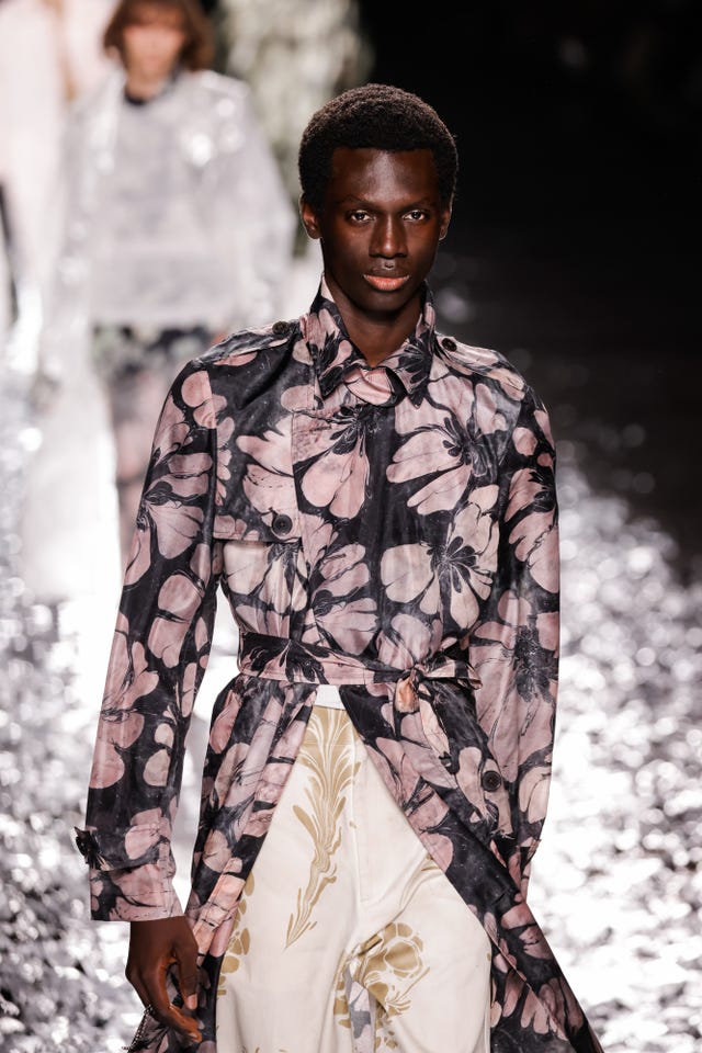 The Best Looks From Dries Van Notens Final Show In Paris
