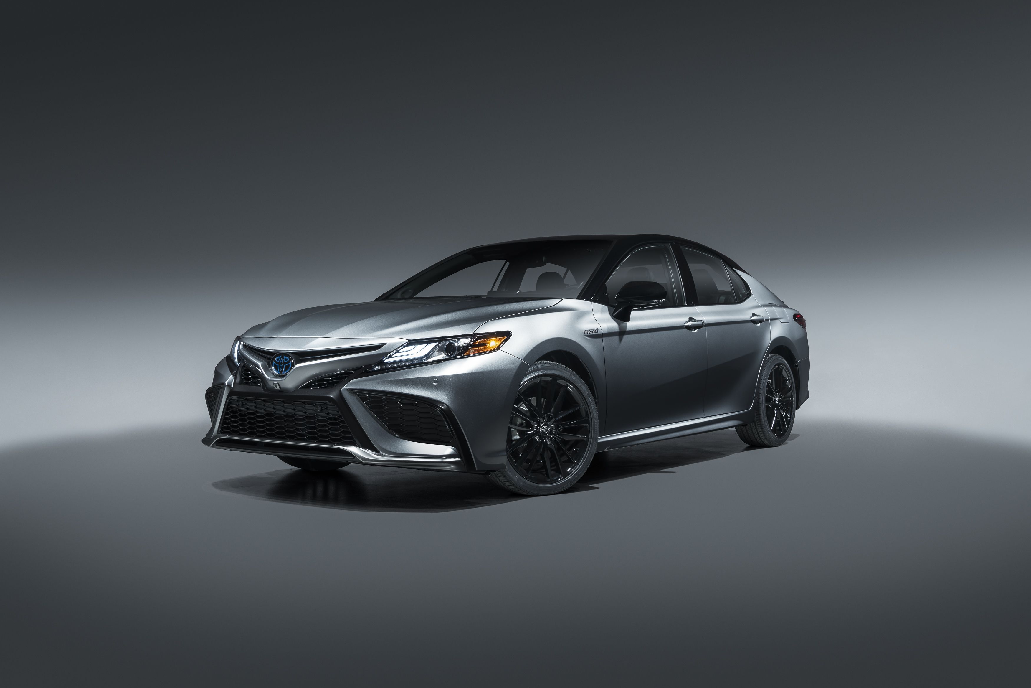 2021 toyota camry xse hybrid store