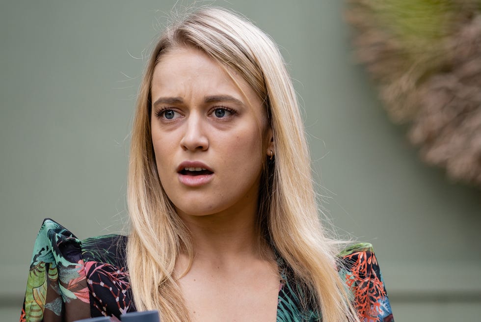Neighbours announces surprise return for Roxy Willis Neighbours announces surprise return for Roxy Willis