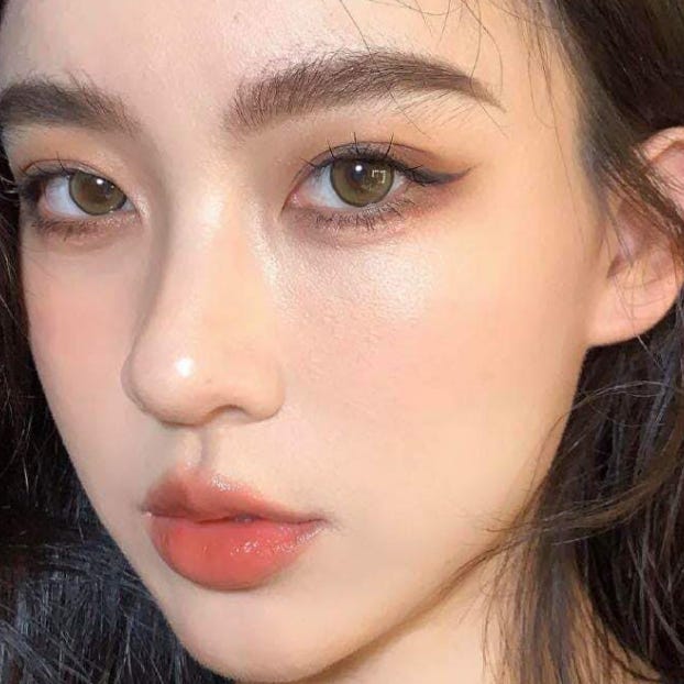深邃的高級混血感!「輕泰妝」自然版4大重點技巧,扁平臉也能變立體