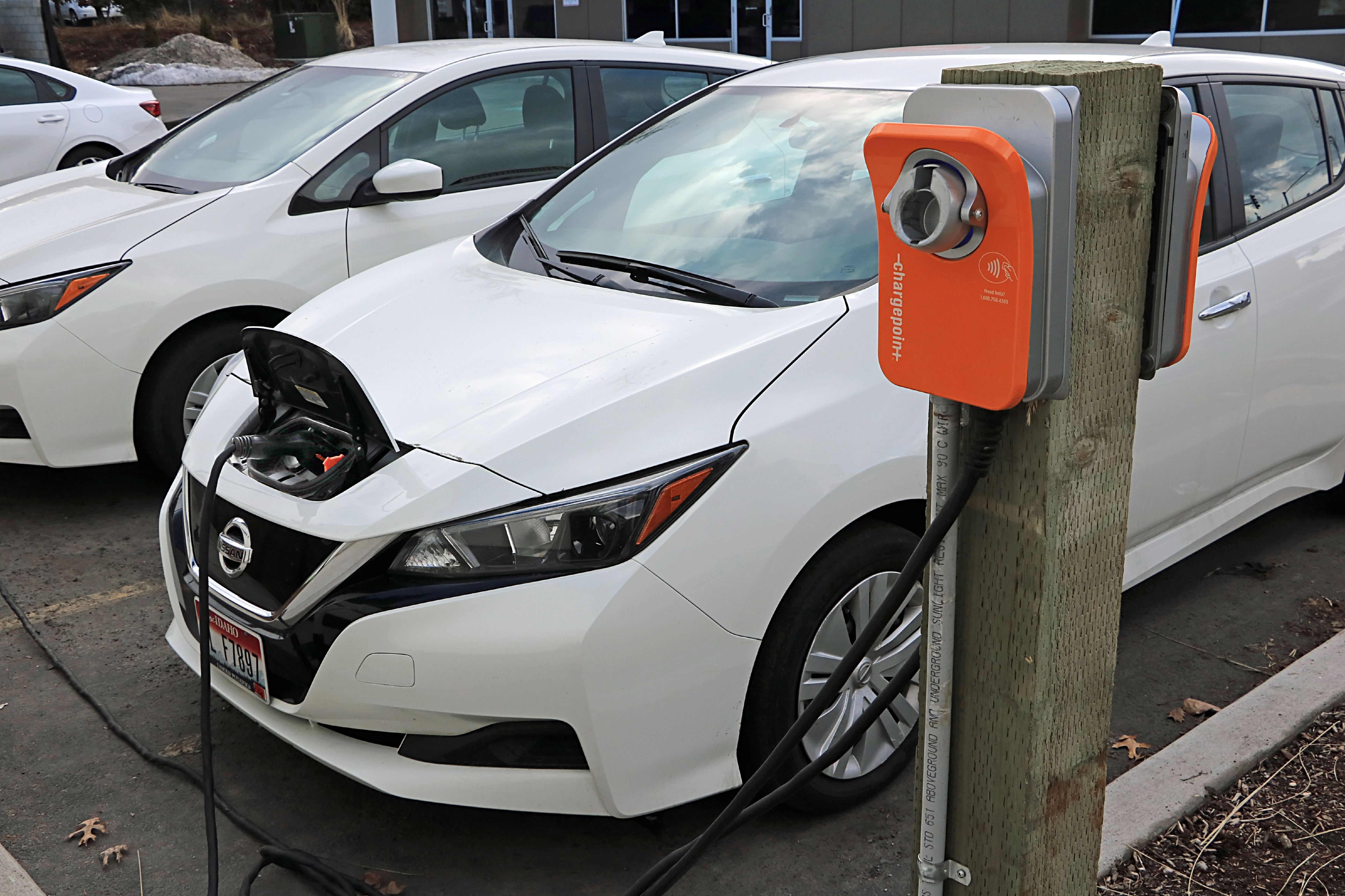 Nissan leaf v2g charger store