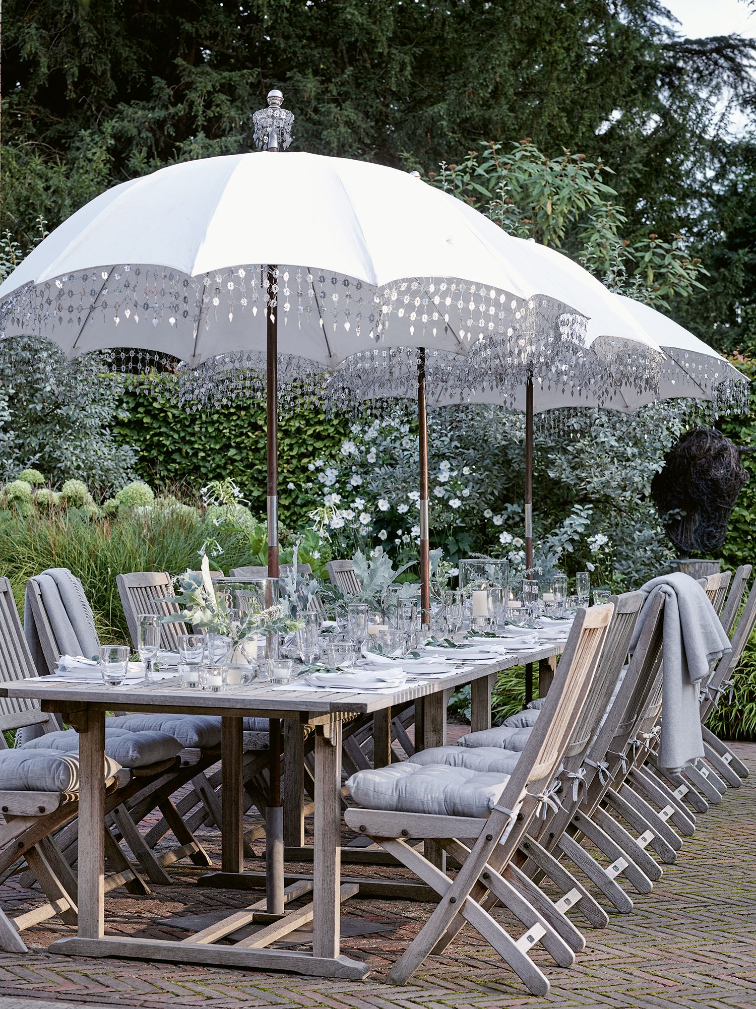 The white company garden furniture store