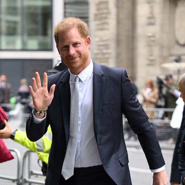 Prince Harrys Sweet Gesture During Flight Home From Trial