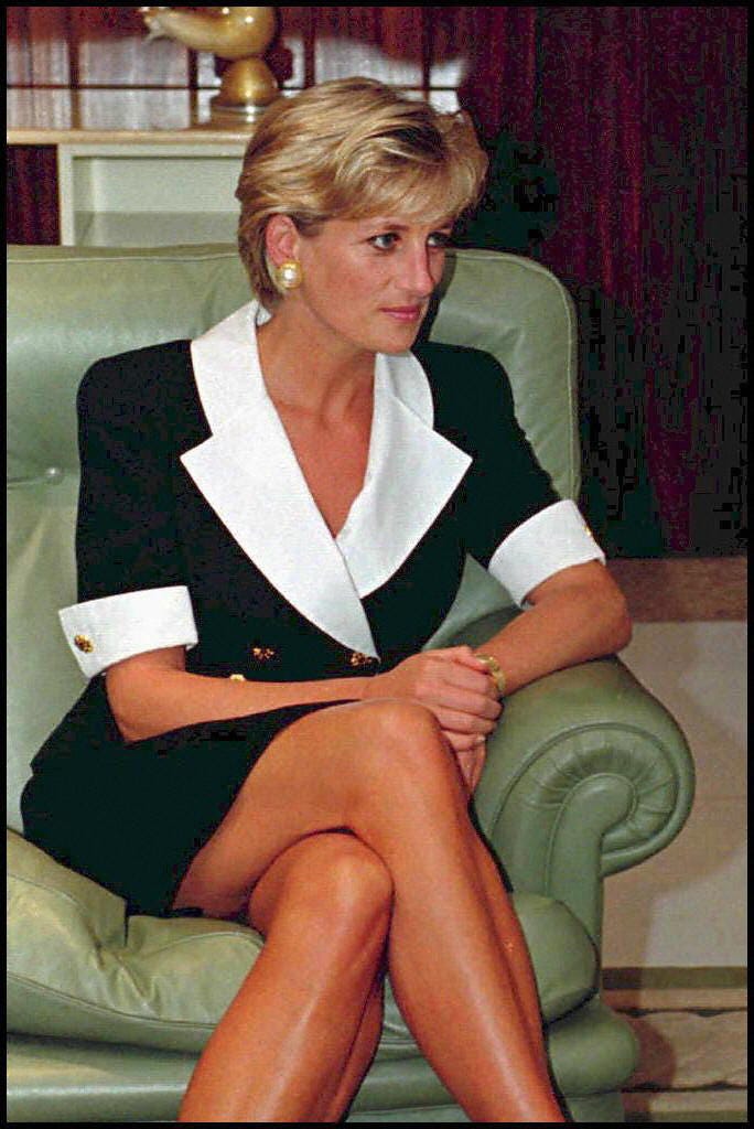 Princess Dianas 1997 Trip To Angola To Advocate Against Landmines In Photos