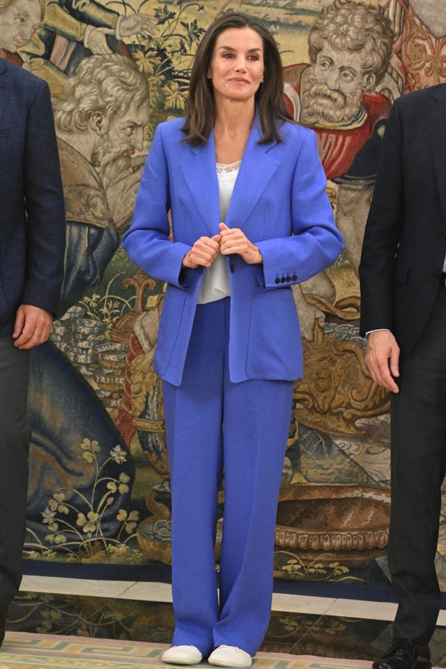 La Reina Letizia Repite Con Estas Zapatillas Barefoot Que Cada Vez