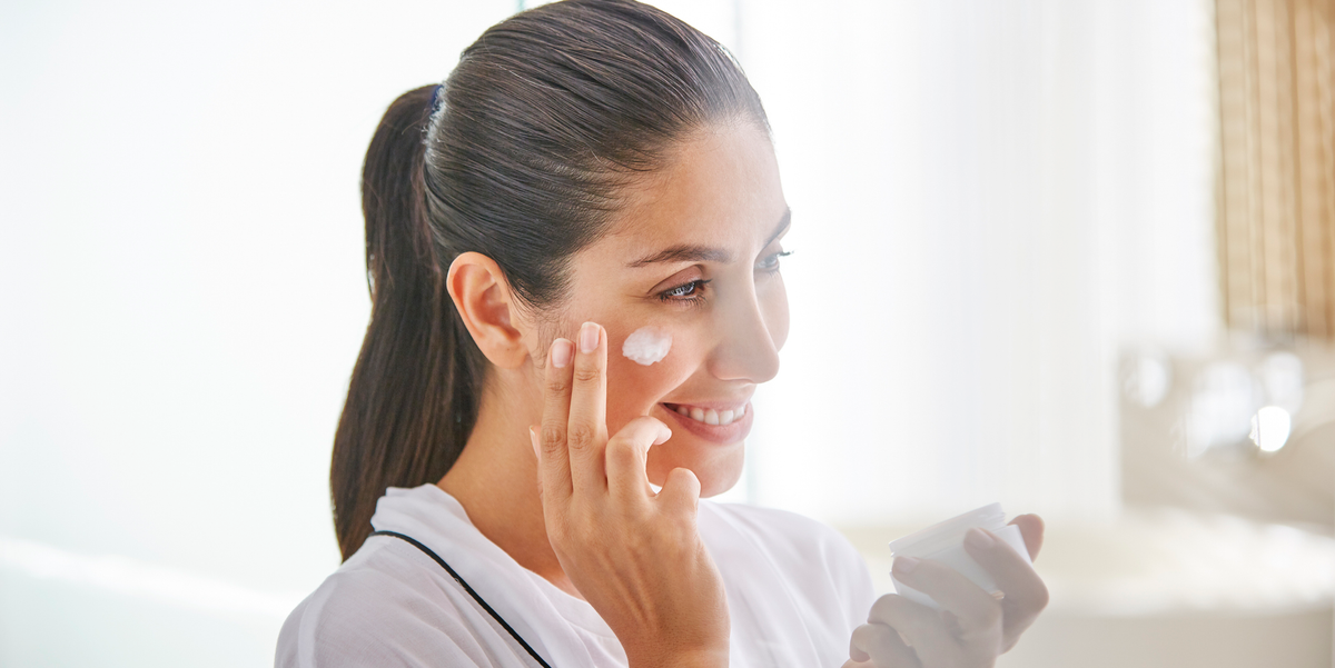 How To Use Retinoids To Treat Acne According To A Dermatologist