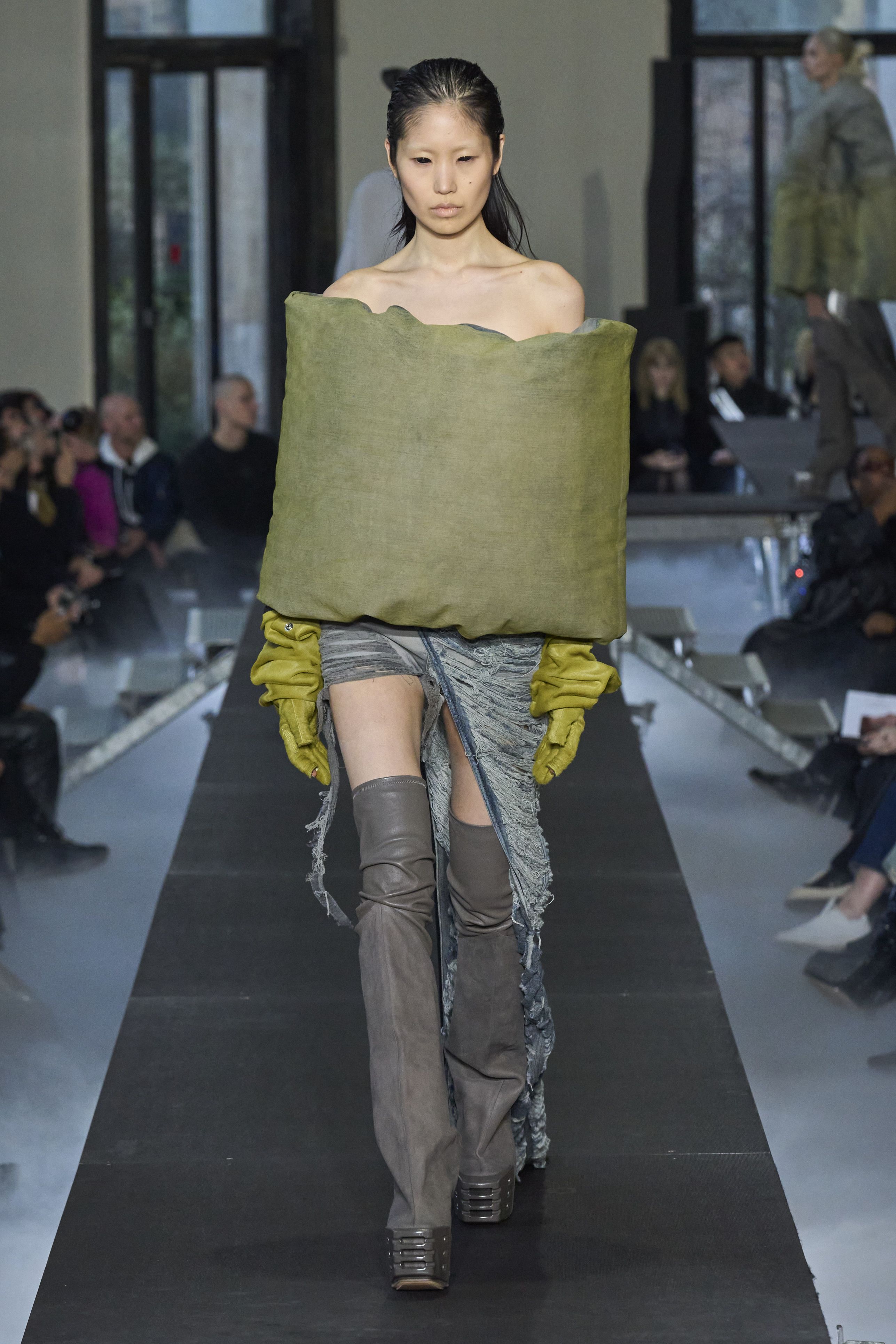リック オウエンス(RICK OWENS)2023秋冬コレクション リック オウエンス(RICK OWENS)2023秋冬コレクション