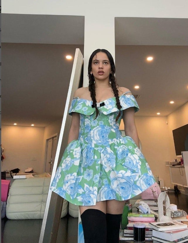 Rosalía Anuncia Un Nuevo Single Con Un Vestido Estilo Bridgerton