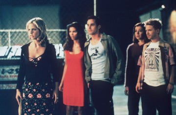 sarah michelle gellar, charisma carpenter, nicholas brendon, alyson hannigan and seth green, buffy the vampire slayer