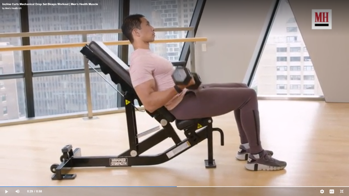 Wil je vollere biceps? Probeer de incline bicep curl Wil je vollere biceps? Probeer de incline bicep curl