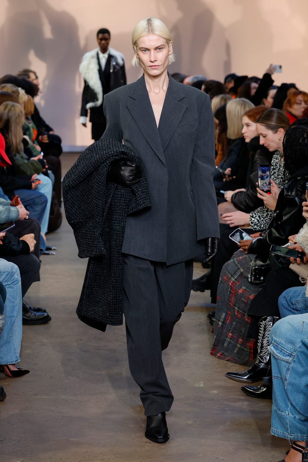 Colori Moda Autunno Inverno 2023 2024 Il Grigio è Di Tendenza