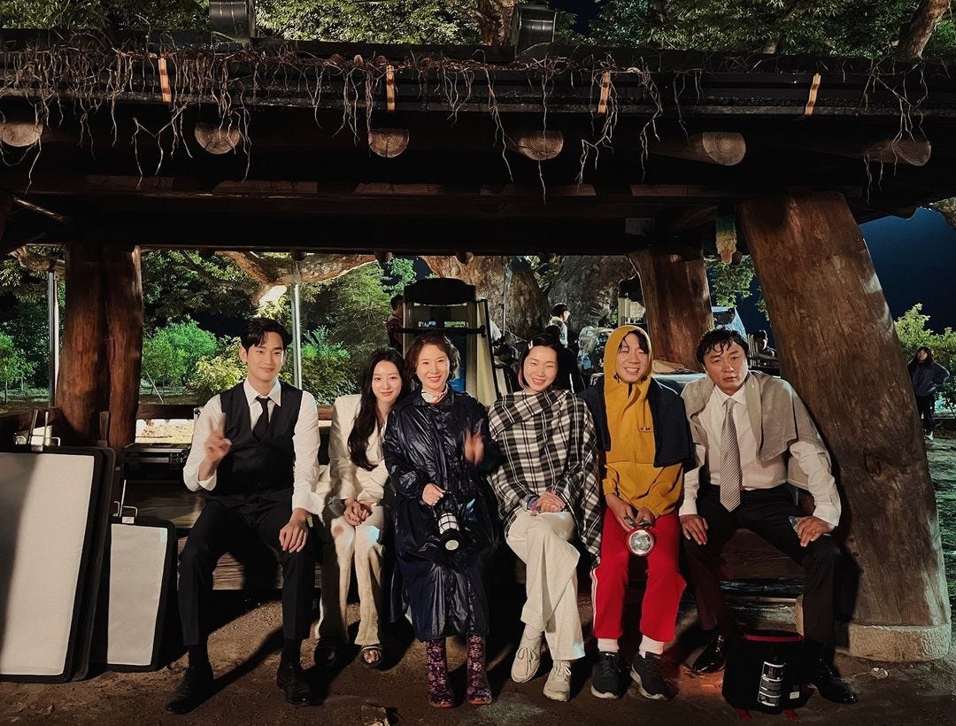 《淚之女王》結局彩蛋 幕後花絮!金智媛、金秀賢浪漫結局有另一個版本?海仁的幸運草真的存在!