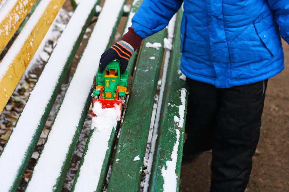 15 Snow Activities Fun Things To Do In Winter