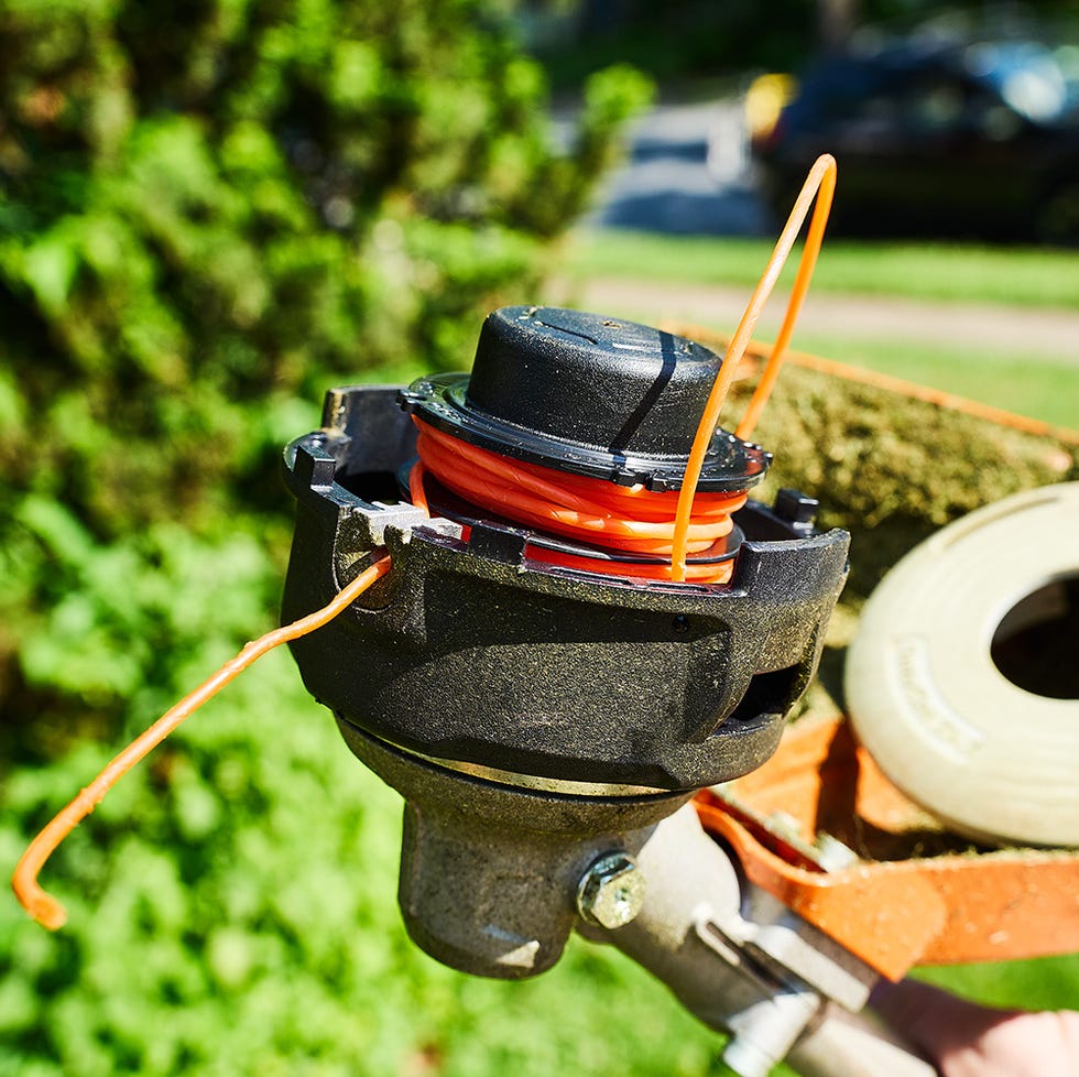 How to Use a String Trimmer — Lawn Care Guidance How to Use a String Trimmer — Lawn Care Guidance