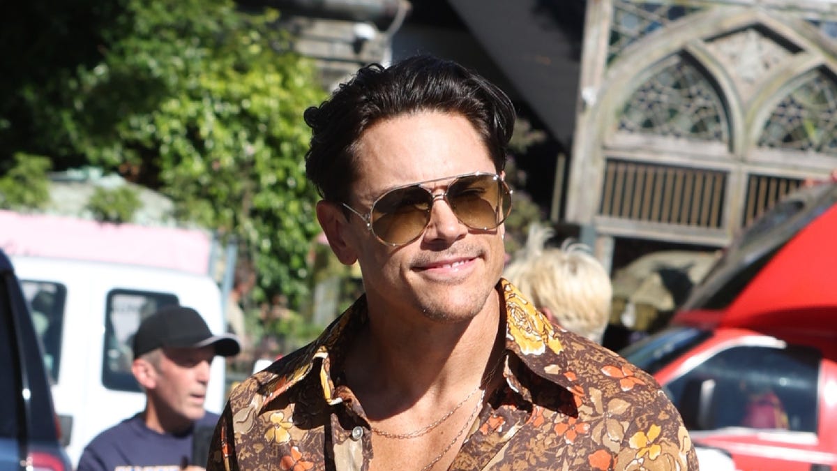 Why Masked Singer Fans Think Tom Sandoval Is The Diver