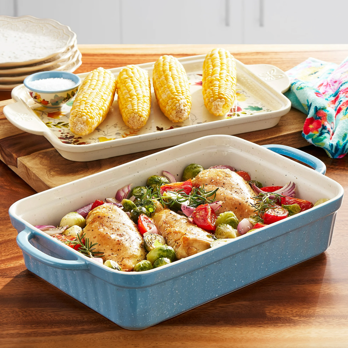 Rectangular oven dish with lid store