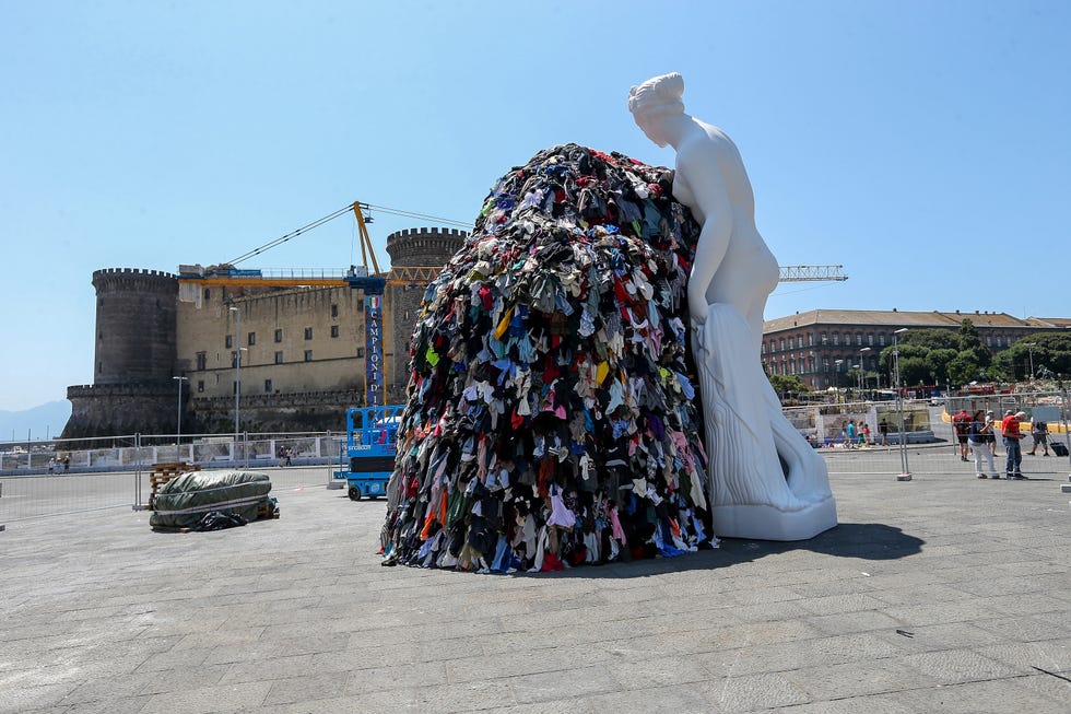 Perché la Venere degli stracci di Pistoletto a Napoli è bruciata Perché la Venere degli stracci di Pistoletto a Napoli è bruciata