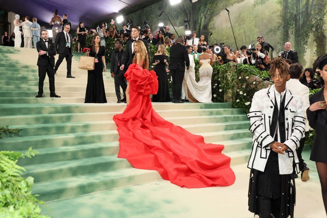Shakira Wears A ﻿high Slit Carolina Herrera Gown To The 2024 Met Gala