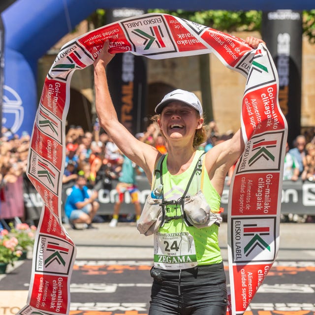 Nienke Brinkman wint de Zegama-Aizkorri bergmarathon Nienke Brinkman wint de Zegama-Aizkorri bergmarathon