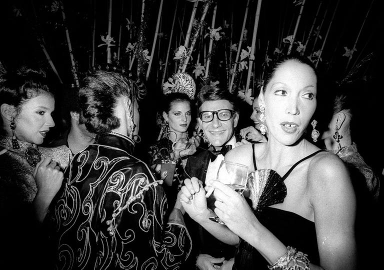 Yves Saint Laurent Se Cuela En Seis Museos De París