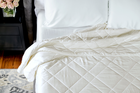 17 Best Cooling Comforters For Hot Sleepers In 2022 — Top Rated Cooling