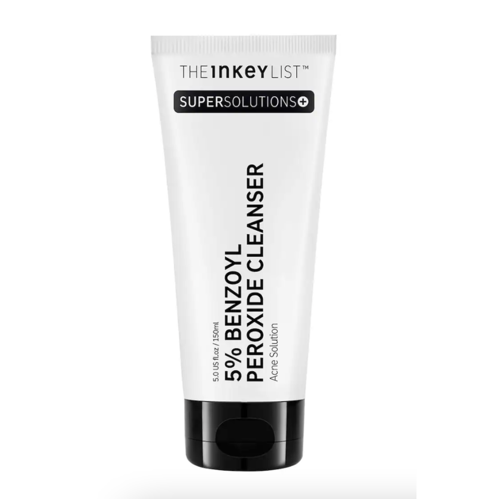 Forehead Acne The Causes And Best Treatments According To Derms