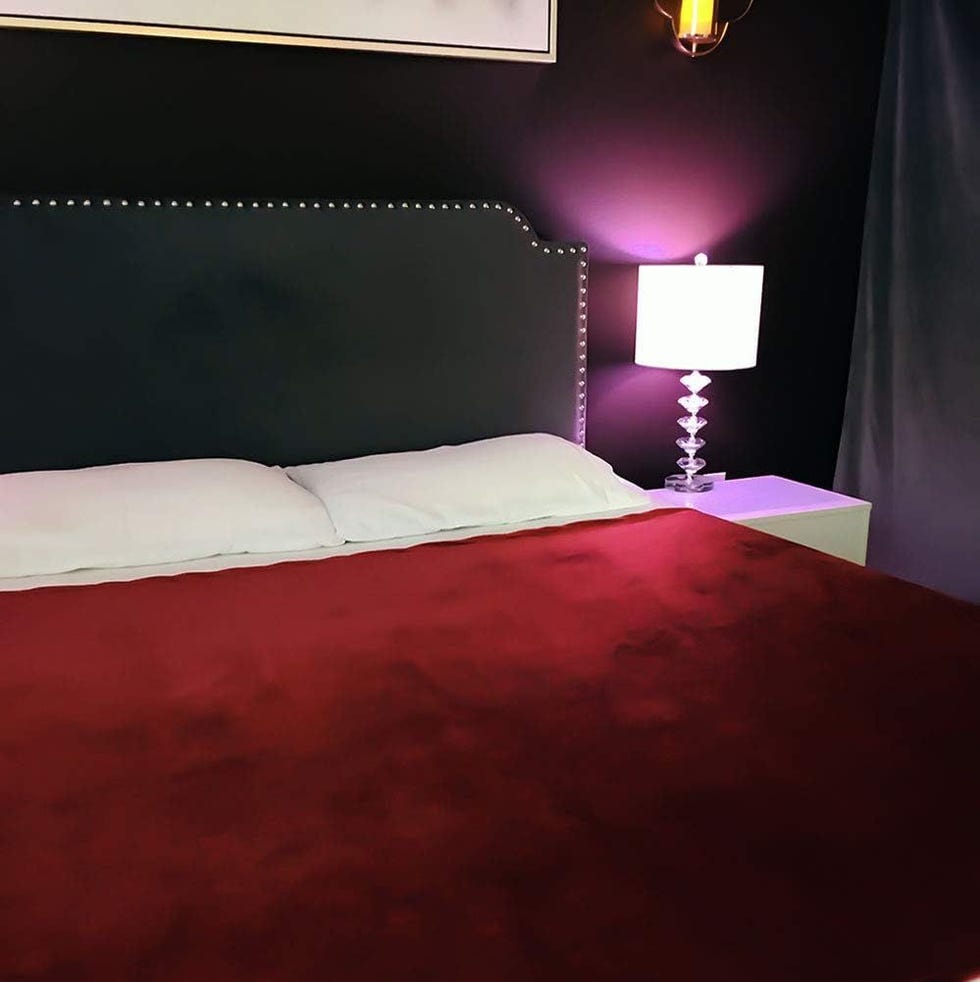 11 Best Sex Blankets For Clean Intimacy Per Experts