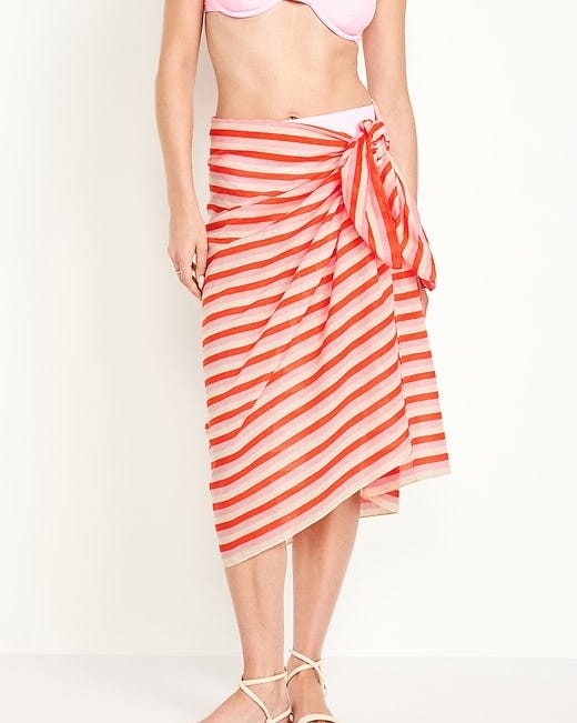 21 Cute Beach Outfits For Summer 2024