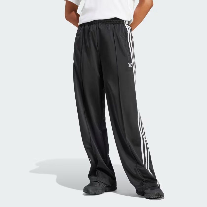 Meghan Markle is gezien in deze adidas-broek van € 70 Meghan Markle is gezien in deze adidas-broek van € 70