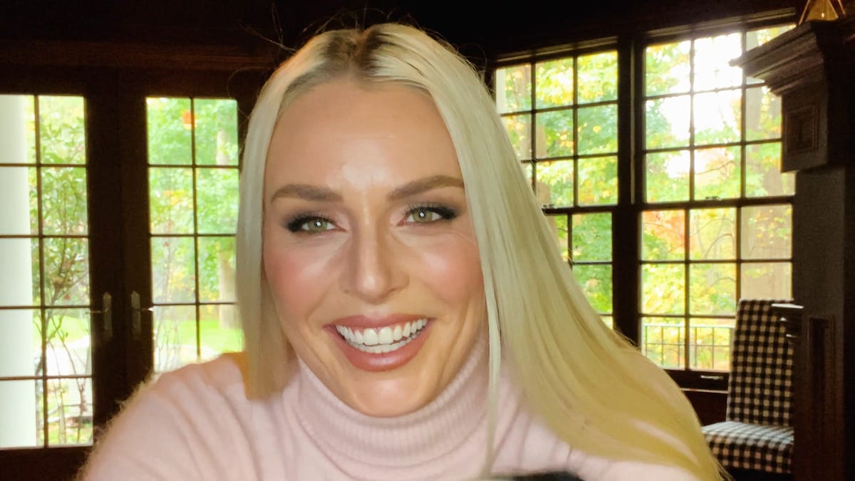 Lindsey Vonn Shows Off Toned Butt Back In At Home Workout Video