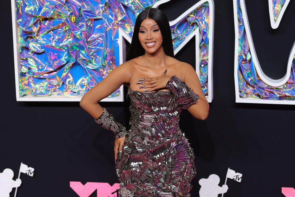 Chappell Roan Brings Sword And Sheer Gown To The 2024 Mtv Vmas
