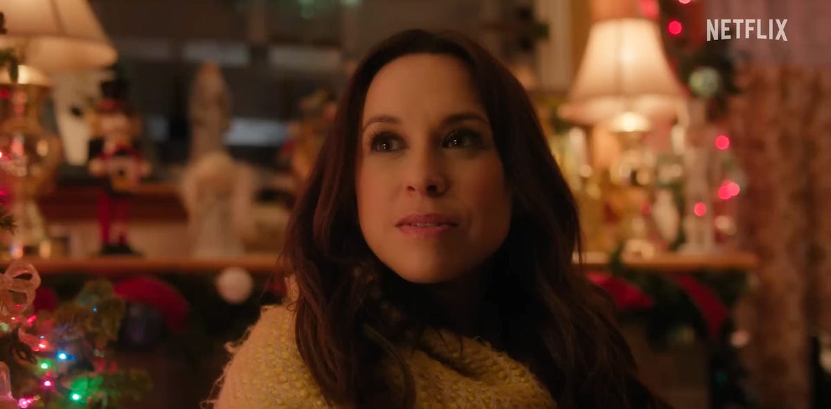 Mean Girls Star Falls For A Hot Snowman In Netflixs Christmas Rom Com