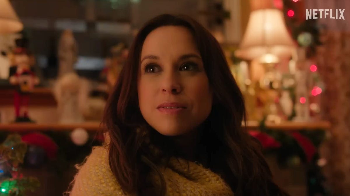 Mean Girls Star Falls For A Hot Snowman In Netflixs Christmas Rom Com