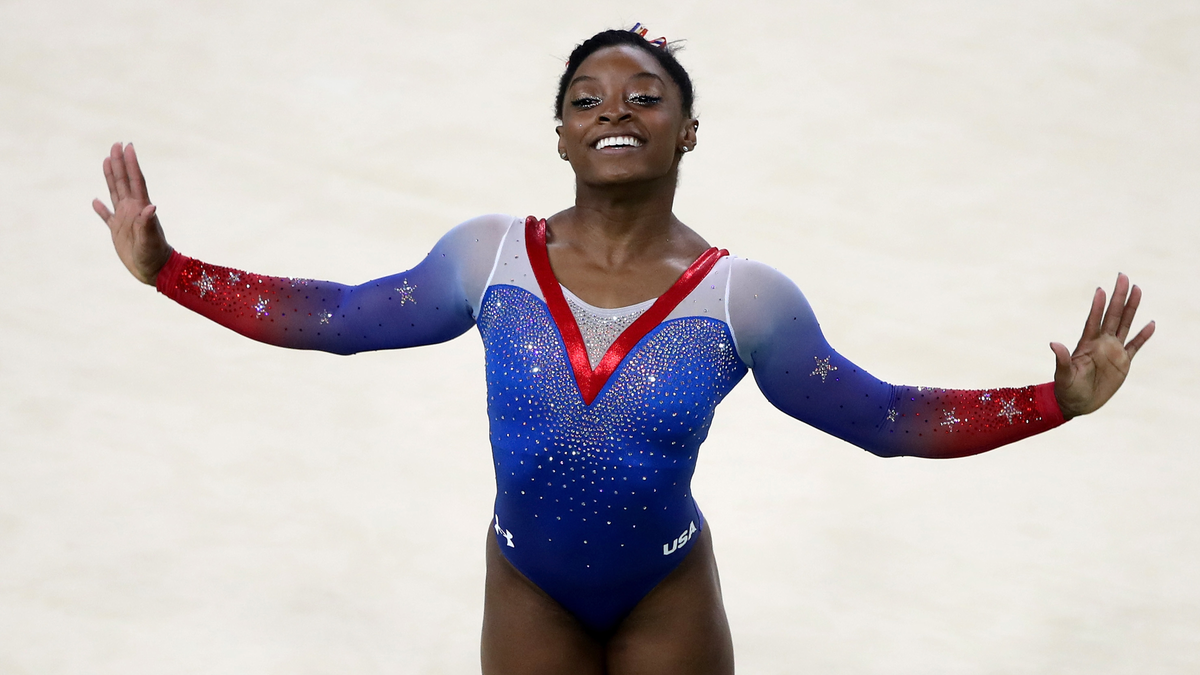 Simone Biles Flaunts Washboard Abs In Bikini Boomerang On Instagram